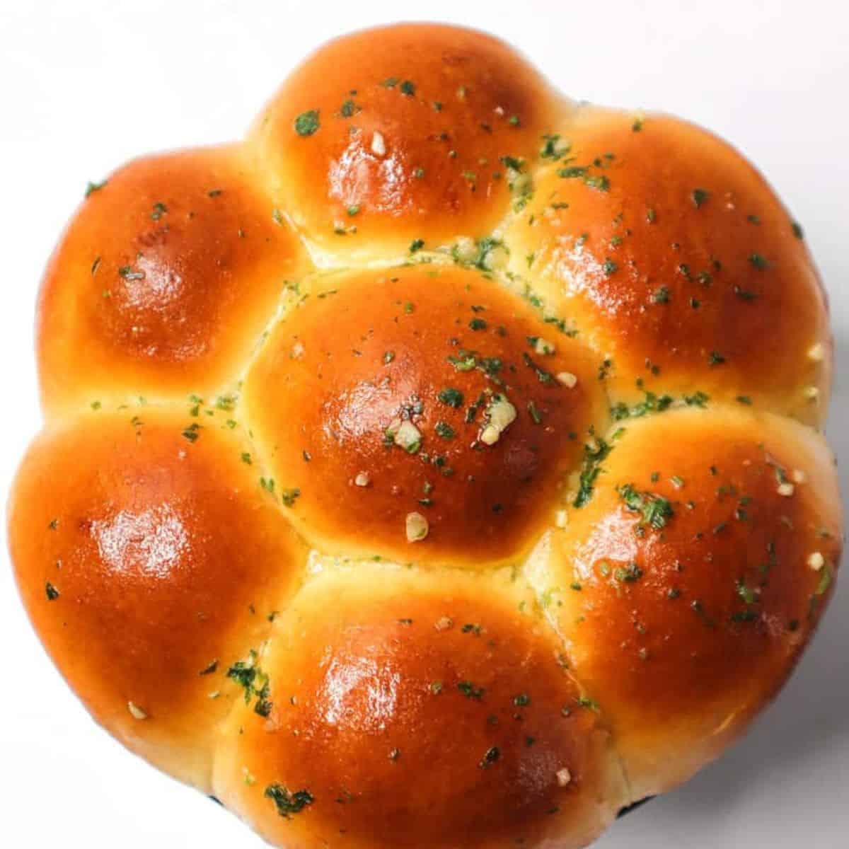 Cheesy Garlic Rolls - Cooking With Claudy