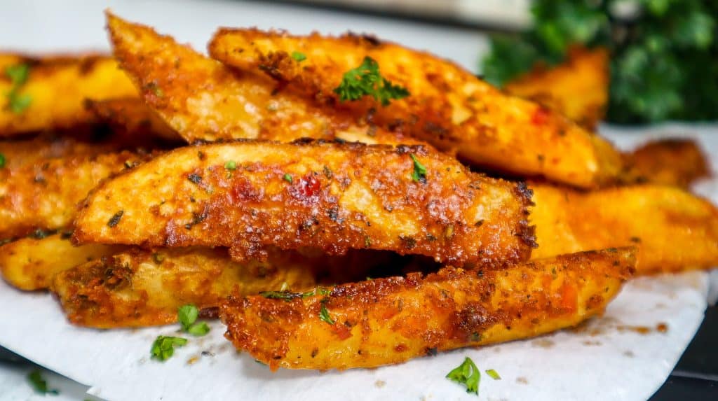 Best Ever Crispy Baked Potato Wedges - Cooking With Claudy