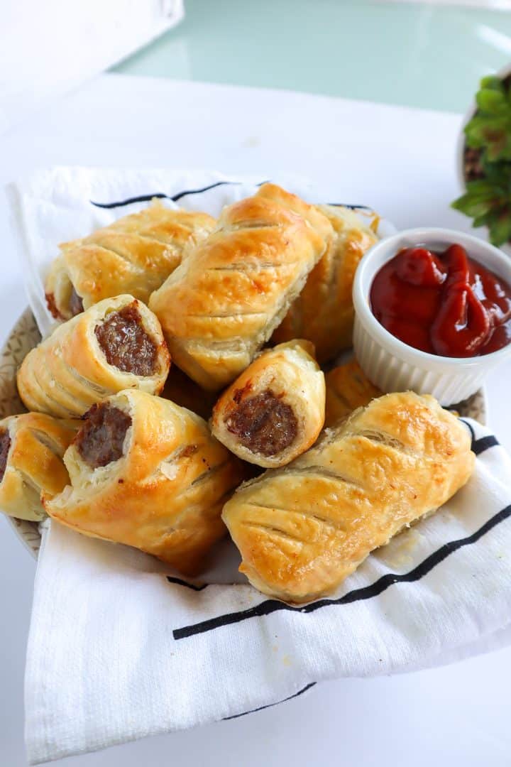 3 Ingredients Easy Sausage Rolls Recipe - Cooking With Claudy