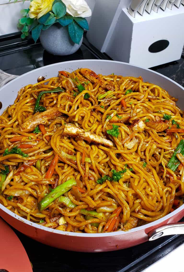 Simple Yakisoba Noodles - Cooking With Claudy